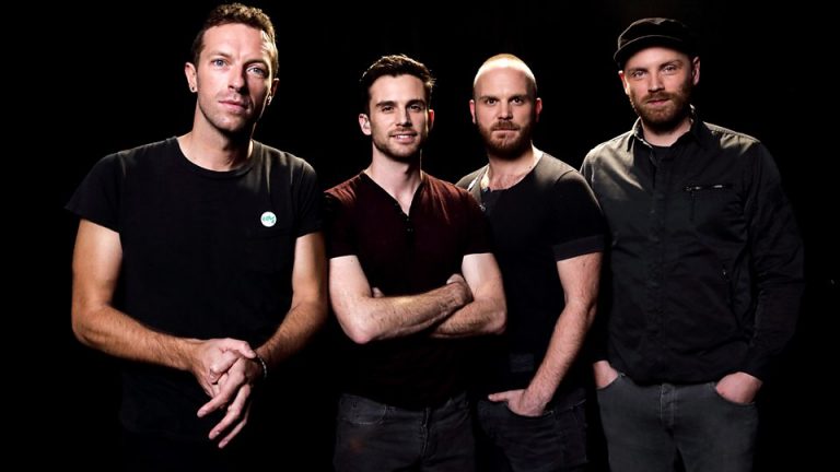 Il manager dei Coldplay chiama i fan a raccolta: cosa bolle in pentola ...